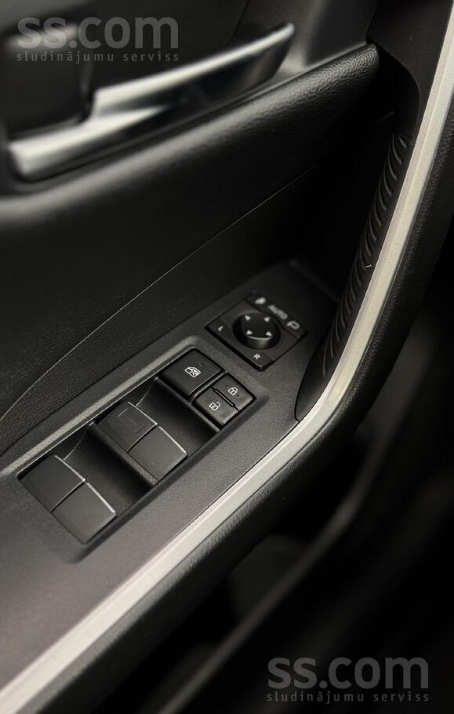Balts Toyota RAV4 2021 Rīga, ar dzinēja tilpumu 2.50 L un nobraukumu 108 tūkst. km par 28200 €, foto 16 vietnē AUTOMOTO.COM.LV