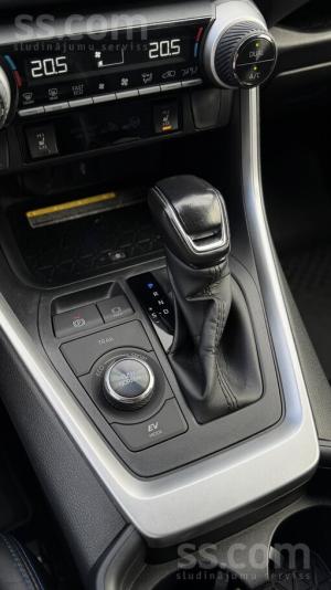 Balts Toyota RAV4 2021 Rīga, ar dzinēja tilpumu 2.50 L un nobraukumu 108 tūkst. km par 28200 €, foto 20 vietnē AUTOMOTO.COM.LV