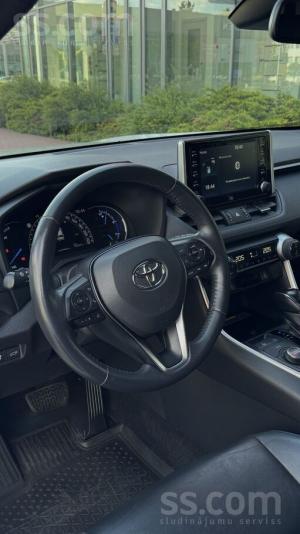 Balts Toyota RAV4 2021 Rīga, ar dzinēja tilpumu 2.50 L un nobraukumu 108 tūkst. km par 28200 €, foto 23 vietnē AUTOMOTO.COM.LV