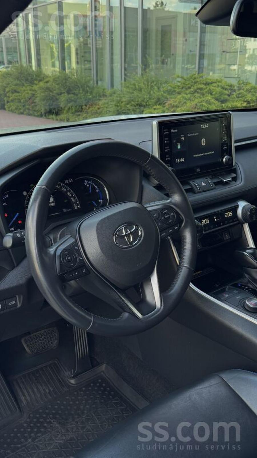 Balts Toyota RAV4 2021 Rīga, ar dzinēja tilpumu 2.50 L un nobraukumu 108 tūkst. km par 28200 €, foto 23 vietnē AUTOMOTO.COM.LV