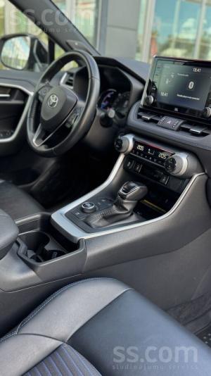Balts Toyota RAV4 2021 Rīga, ar dzinēja tilpumu 2.50 L un nobraukumu 108 tūkst. km par 28200 €, foto 27 vietnē AUTOMOTO.COM.LV