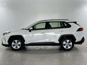 Balts Toyota RAV4 2021 Viļņa, ar dzinēja tilpumu 1.99 L un nobraukumu 98 tūkst. km par 18900 €, foto 3 vietnē AUTOMOTO.COM.LV