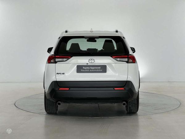 White Toyota RAV4 2021 in Vilnius, with an engine capacity of 1.99 L and mileage of 98 thousand km for 18900 €, photo 3 on AUTOMOTO.COM.LV