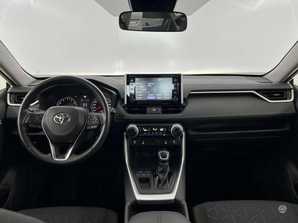 White Toyota RAV4 2021 in Vilnius, with an engine capacity of 1.99 L and mileage of 98 thousand km for 18900 €, photo 7 on AUTOMOTO.COM.LV