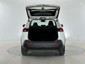 Balts Toyota RAV4 2021 Viļņa, ar dzinēja tilpumu 1.99 L un nobraukumu 98 tūkst. km par 18900 €, foto 10 vietnē AUTOMOTO.COM.LV