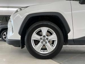 Balts Toyota RAV4 2021 Viļņa, ar dzinēja tilpumu 1.99 L un nobraukumu 98 tūkst. km par 18900 €, foto 15 vietnē AUTOMOTO.COM.LV