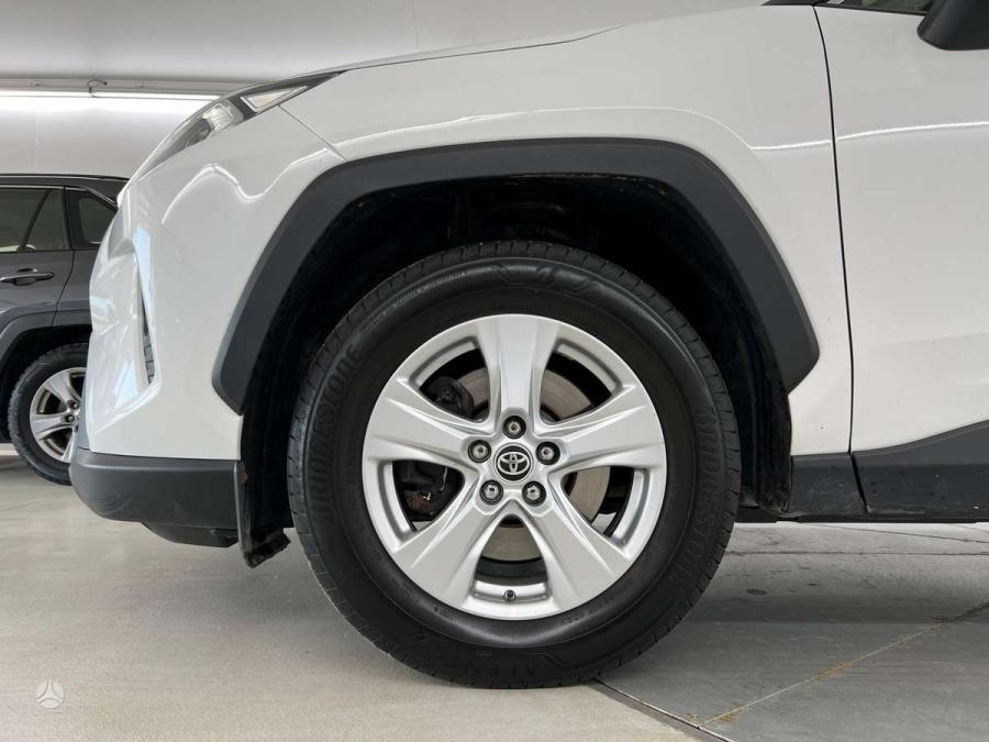 Balts Toyota RAV4 2021 Viļņa, ar dzinēja tilpumu 1.99 L un nobraukumu 98 tūkst. km par 18900 €, foto 15 vietnē AUTOMOTO.COM.LV