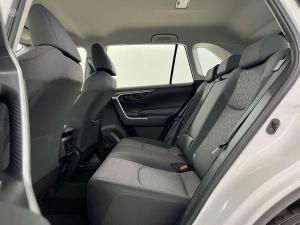 Balts Toyota RAV4 2021 Viļņa, ar dzinēja tilpumu 1.99 L un nobraukumu 98 tūkst. km par 18900 €, foto 19 vietnē AUTOMOTO.COM.LV