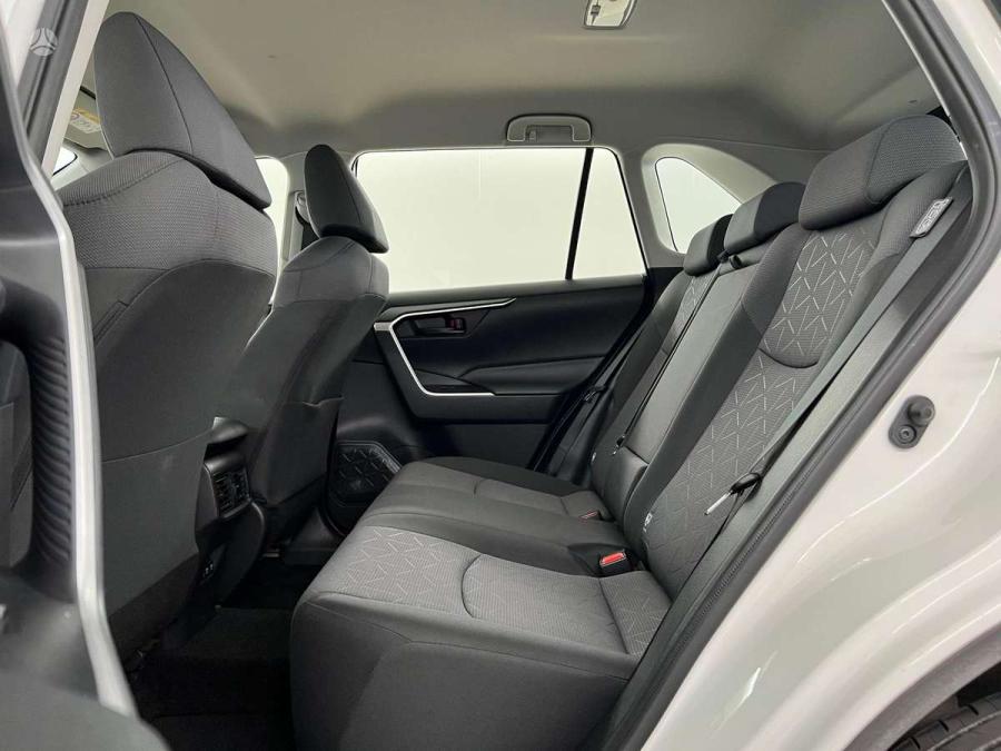 Balts Toyota RAV4 2021 Viļņa, ar dzinēja tilpumu 1.99 L un nobraukumu 98 tūkst. km par 18900 €, foto 19 vietnē AUTOMOTO.COM.LV