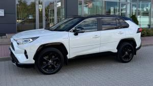 White Toyota RAV4 2021 in Riga, with an engine capacity of 2.50 L and mileage of 108 thousand km for 28200 €, photo 4 on AUTOMOTO.COM.LV