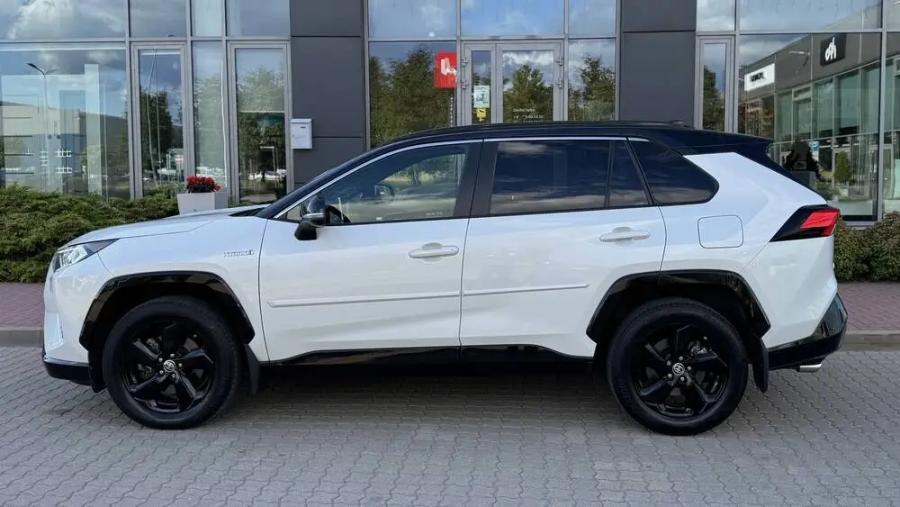 White Toyota RAV4 2021 in Riga, with an engine capacity of 2.50 L and mileage of 108 thousand km for 28200 €, photo 7 on AUTOMOTO.COM.LV