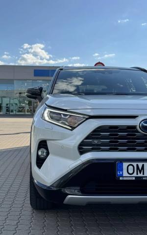 White Toyota RAV4 2021 in Riga, with an engine capacity of 2.50 L and mileage of 108 thousand km for 28200 €, photo 36 on AUTOMOTO.COM.LV