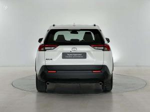 Balts Toyota RAV4 2021 Viļņa, ar dzinēja tilpumu 1.99 L un nobraukumu 110 tūkst. km par 18900 €, foto 4 vietnē AUTOMOTO.COM.LV