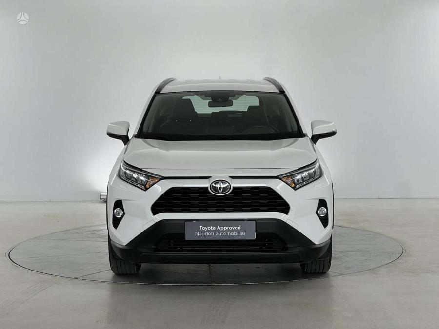 Balts Toyota RAV4 2021 Viļņa, ar dzinēja tilpumu 1.99 L un nobraukumu 110 tūkst. km par 18900 €, foto 5 vietnē AUTOMOTO.COM.LV