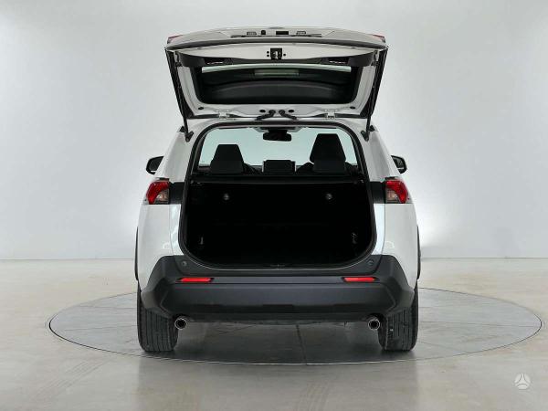 Balts Toyota RAV4 2021 Viļņa, ar dzinēja tilpumu 1.99 L un nobraukumu 110 tūkst. km par 18900 €, foto 9 vietnē AUTOMOTO.COM.LV
