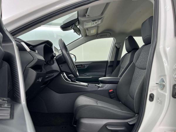 Balts Toyota RAV4 2021 Viļņa, ar dzinēja tilpumu 1.99 L un nobraukumu 110 tūkst. km par 18900 €, foto 10 vietnē AUTOMOTO.COM.LV