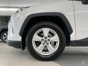 Balts Toyota RAV4 2021 Viļņa, ar dzinēja tilpumu 1.99 L un nobraukumu 110 tūkst. km par 18900 €, foto 15 vietnē AUTOMOTO.COM.LV