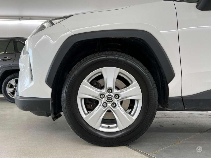 Balts Toyota RAV4 2021 Viļņa, ar dzinēja tilpumu 1.99 L un nobraukumu 110 tūkst. km par 18900 €, foto 15 vietnē AUTOMOTO.COM.LV