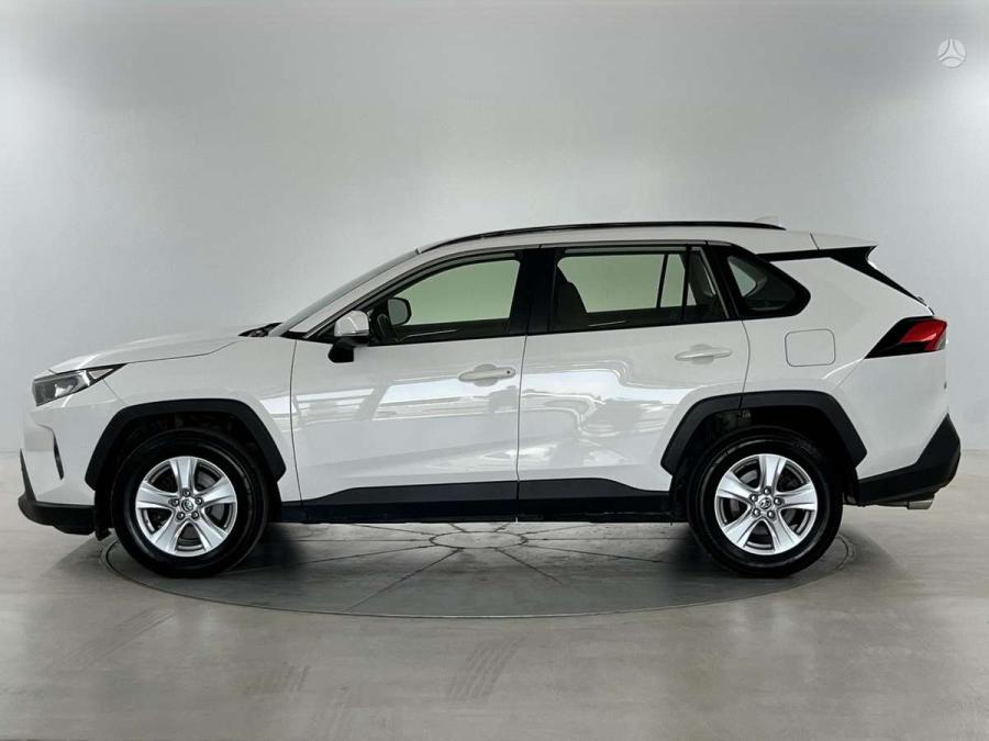 Balts Toyota RAV4 2021 Viļņa, ar dzinēja tilpumu 1.99 L un nobraukumu 58 tūkst. km par 19900 €, foto 4 vietnē AUTOMOTO.COM.LV