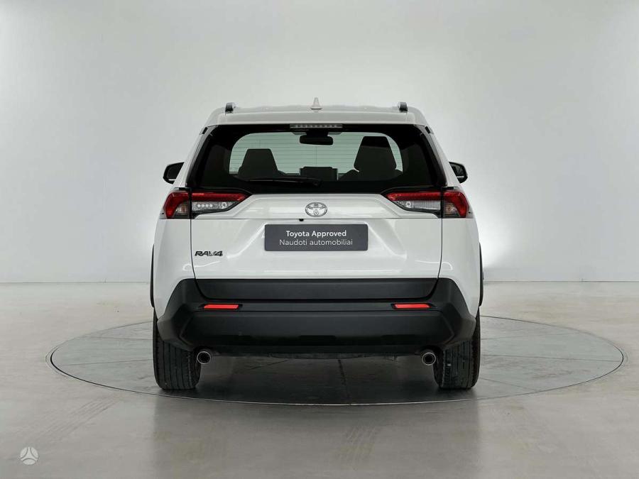 Balts Toyota RAV4 2021 Viļņa, ar dzinēja tilpumu 1.99 L un nobraukumu 58 tūkst. km par 19900 €, foto 5 vietnē AUTOMOTO.COM.LV