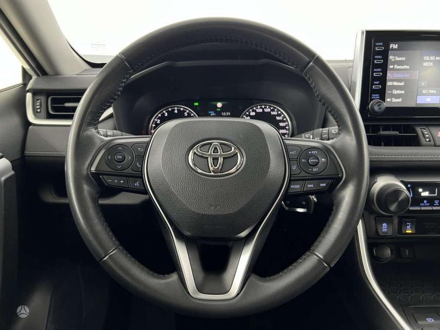 Balts Toyota RAV4 2021 Viļņa, ar dzinēja tilpumu 1.99 L un nobraukumu 58 tūkst. km par 19900 €, foto 13 vietnē AUTOMOTO.COM.LV