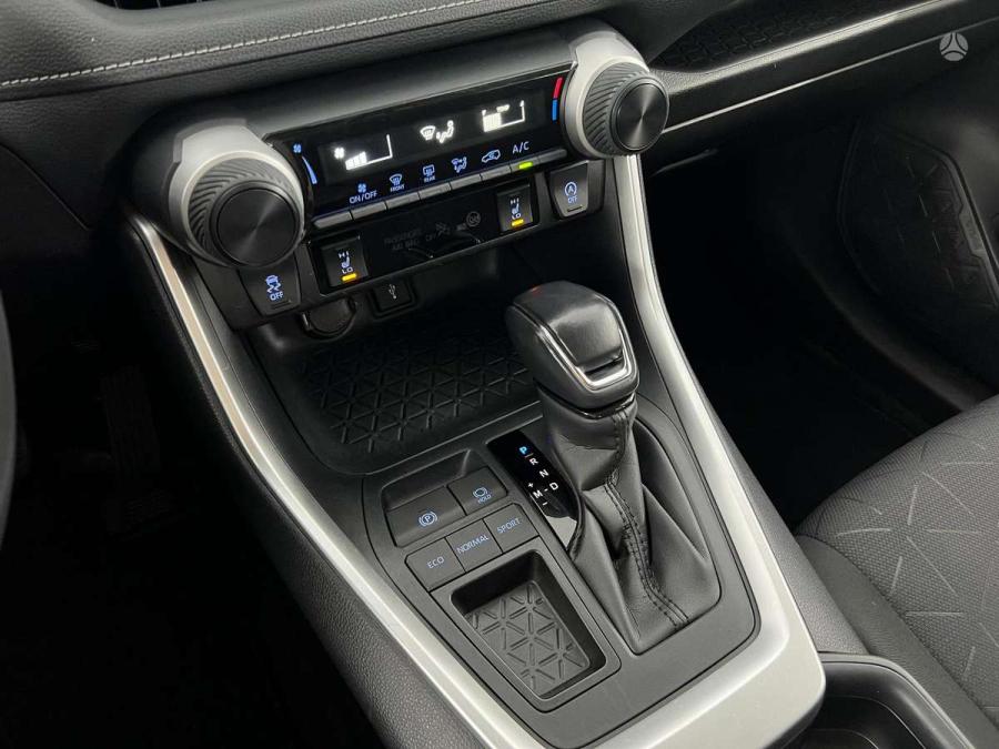Balts Toyota RAV4 2021 Viļņa, ar dzinēja tilpumu 1.99 L un nobraukumu 58 tūkst. km par 19900 €, foto 23 vietnē AUTOMOTO.COM.LV