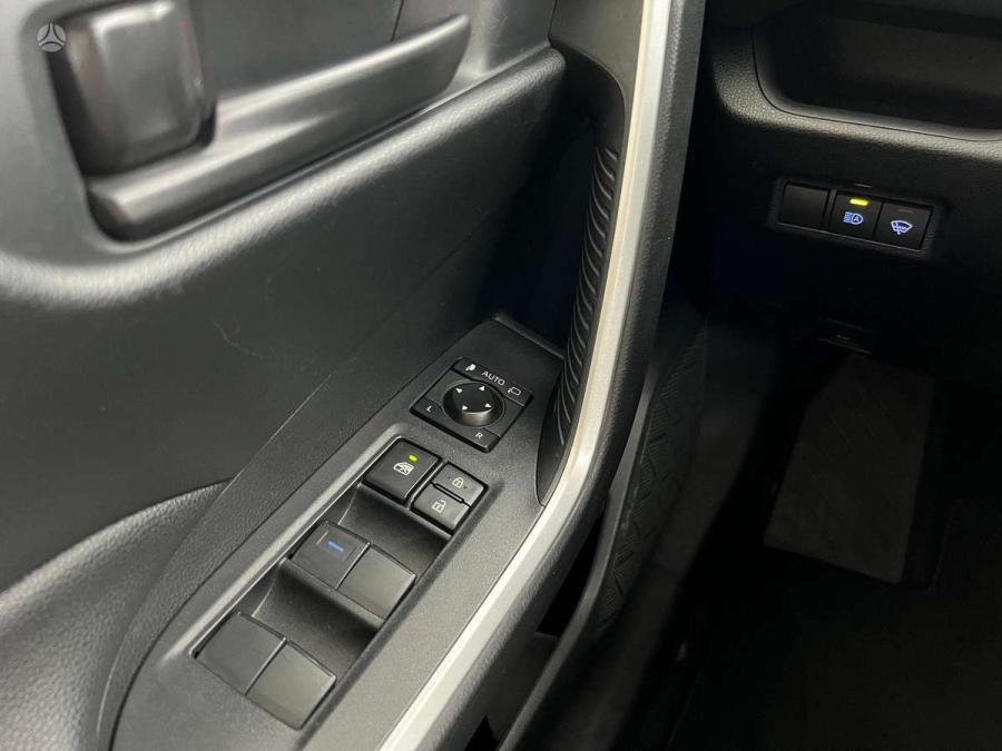 Balts Toyota RAV4 2021 Viļņa, ar dzinēja tilpumu 1.99 L un nobraukumu 58 tūkst. km par 19900 €, foto 24 vietnē AUTOMOTO.COM.LV