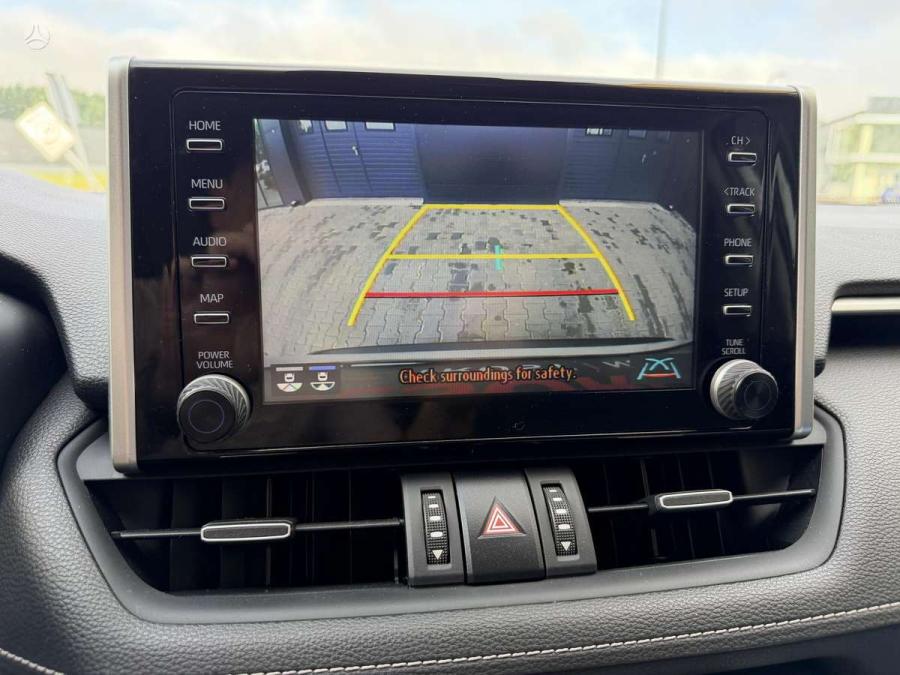 White Toyota RAV4 2021 in Vilnius, with an engine capacity of 2.49 L and mileage of 130 thousand km for 23888 €, photo 12 on AUTOMOTO.COM.LV