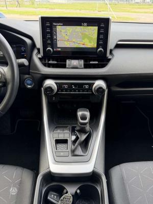 White Toyota RAV4 2021 in Vilnius, with an engine capacity of 2.49 L and mileage of 130 thousand km for 23888 €, photo 14 on AUTOMOTO.COM.LV