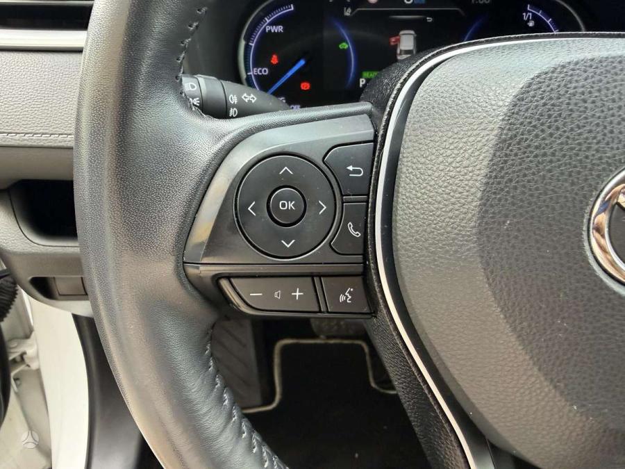 White Toyota RAV4 2021 in Vilnius, with an engine capacity of 2.49 L and mileage of 130 thousand km for 23888 €, photo 17 on AUTOMOTO.COM.LV