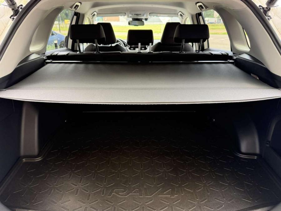 White Toyota RAV4 2021 in Vilnius, with an engine capacity of 2.49 L and mileage of 130 thousand km for 23888 €, photo 22 on AUTOMOTO.COM.LV