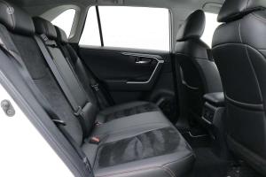 Balts Toyota RAV4 2021 Viļņa, ar dzinēja tilpumu 2.49 L un nobraukumu 96 tūkst. km par 32700 €, foto 11 vietnē AUTOMOTO.COM.LV