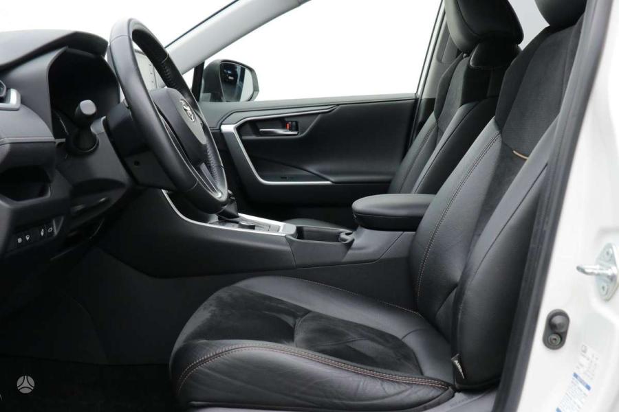 Balts Toyota RAV4 2021 Viļņa, ar dzinēja tilpumu 2.49 L un nobraukumu 96 tūkst. km par 32700 €, foto 13 vietnē AUTOMOTO.COM.LV