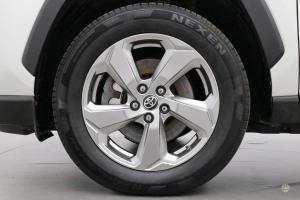 Balts Toyota RAV4 2021 Viļņa, ar dzinēja tilpumu 2.49 L un nobraukumu 96 tūkst. km par 32700 €, foto 17 vietnē AUTOMOTO.COM.LV