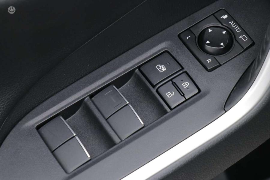 Balts Toyota RAV4 2021 Viļņa, ar dzinēja tilpumu 2.49 L un nobraukumu 96 tūkst. km par 32700 €, foto 24 vietnē AUTOMOTO.COM.LV