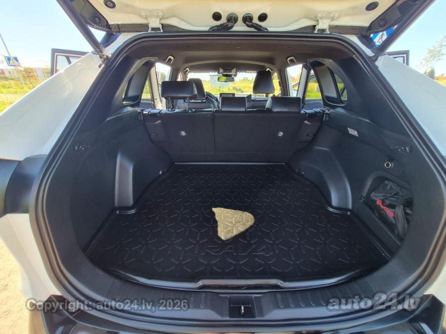 Balts Toyota RAV4 2021 Tartu, ar dzinēja tilpumu 2.50 L un nobraukumu 81 tūkst. km par 33490 €, foto 11 vietnē AUTOMOTO.COM.LV