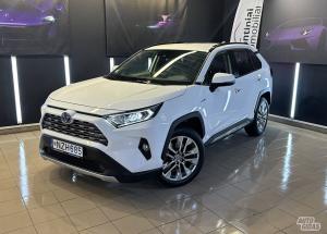 Balts Toyota RAV4 2021 Avižieniai, ar dzinēja tilpumu 2.50 L un nobraukumu 156 tūkst. km par 27950 €, foto  vietnē AUTOMOTO.COM.LV
