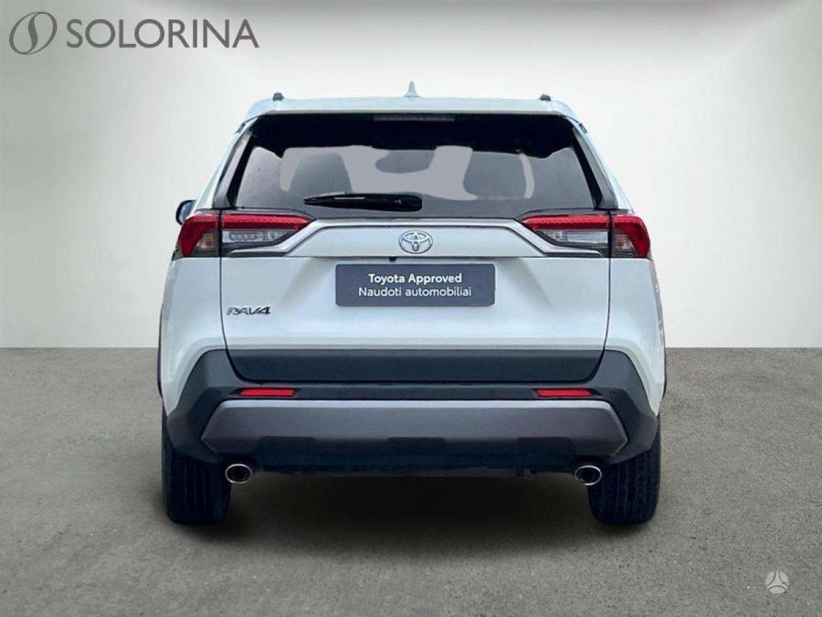 Balts Toyota RAV4 2021 Klaipėda, ar dzinēja tilpumu 1.99 L un nobraukumu 100 tūkst. km par 24900 €, foto 5 vietnē AUTOMOTO.COM.LV