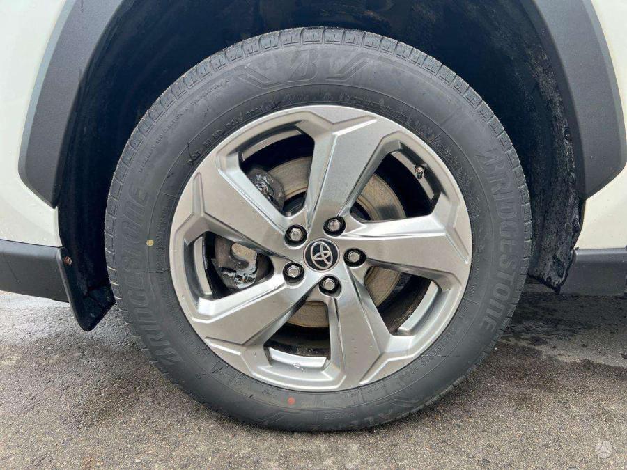 Balts Toyota RAV4 2021 Klaipėda, ar dzinēja tilpumu 1.99 L un nobraukumu 100 tūkst. km par 24900 €, foto 16 vietnē AUTOMOTO.COM.LV