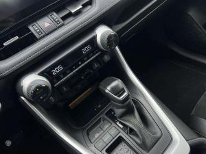 Balts Toyota RAV4 2021 Klaipėda, ar dzinēja tilpumu 1.99 L un nobraukumu 100 tūkst. km par 24900 €, foto 21 vietnē AUTOMOTO.COM.LV