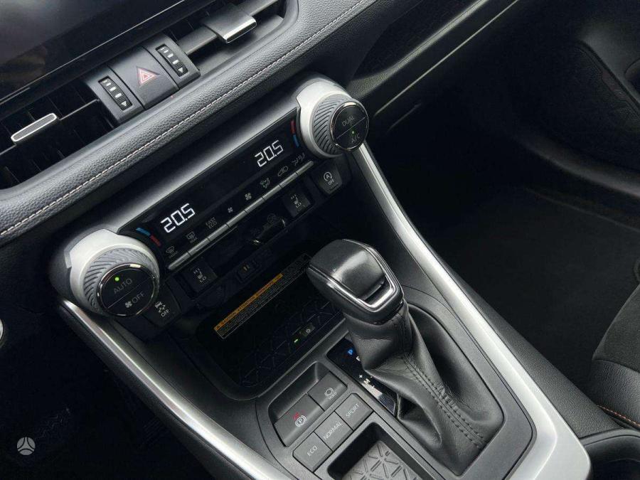 Balts Toyota RAV4 2021 Klaipėda, ar dzinēja tilpumu 1.99 L un nobraukumu 100 tūkst. km par 24900 €, foto 21 vietnē AUTOMOTO.COM.LV