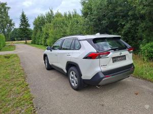 White Toyota RAV4 2021 in Klaipeda, with an engine capacity of 1.99 L and mileage of 91 thousand km for 23600 €, photo  on AUTOMOTO.COM.LV