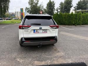 Balts Toyota RAV4 2021 Rīga, ar dzinēja tilpumu 2.50 L un nobraukumu 152 tūkst. km par 28500 €, foto 5 vietnē AUTOMOTO.COM.LV