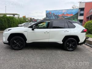 Balts Toyota RAV4 2021 Rīga, ar dzinēja tilpumu 2.50 L un nobraukumu 152 tūkst. km par 28500 €, foto 6 vietnē AUTOMOTO.COM.LV