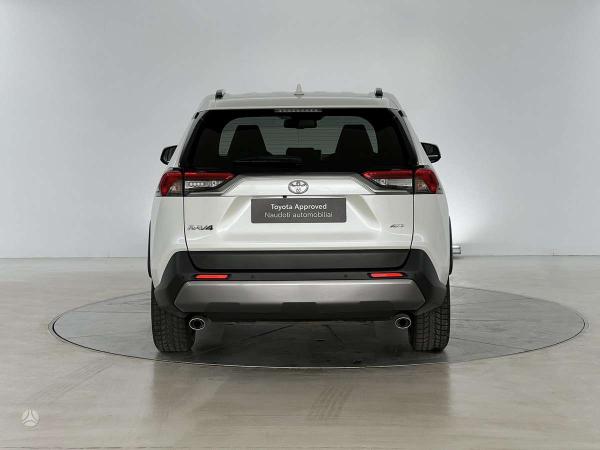 Balts Toyota RAV4 2021 Viļņa, ar dzinēja tilpumu 1.99 L un nobraukumu 88 tūkst. km par 26900 €, foto 4 vietnē AUTOMOTO.COM.LV