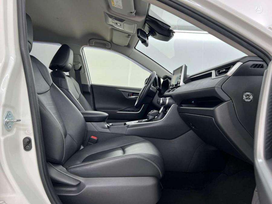 Balts Toyota RAV4 2021 Viļņa, ar dzinēja tilpumu 1.99 L un nobraukumu 88 tūkst. km par 26900 €, foto 7 vietnē AUTOMOTO.COM.LV