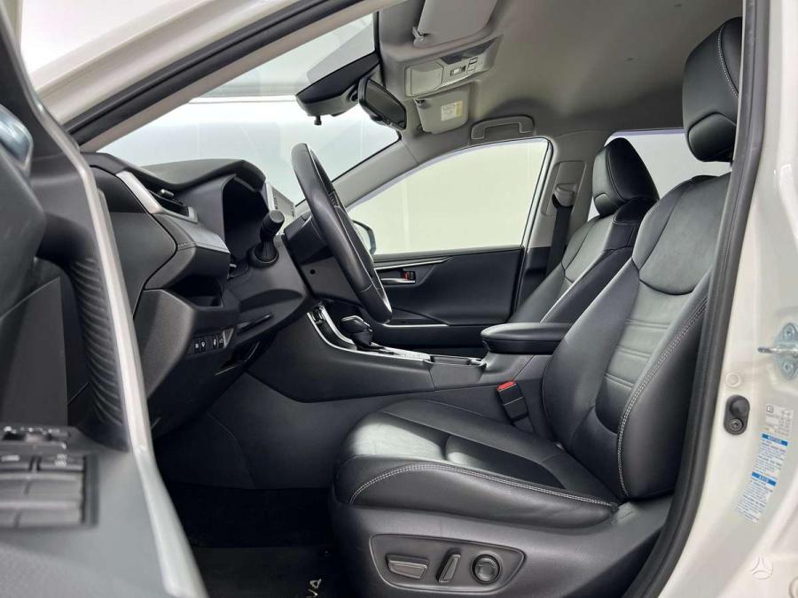 Balts Toyota RAV4 2021 Viļņa, ar dzinēja tilpumu 1.99 L un nobraukumu 88 tūkst. km par 26900 €, foto 12 vietnē AUTOMOTO.COM.LV
