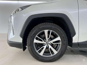 Balts Toyota RAV4 2021 Viļņa, ar dzinēja tilpumu 1.99 L un nobraukumu 88 tūkst. km par 26900 €, foto 16 vietnē AUTOMOTO.COM.LV