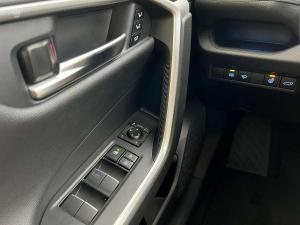 Balts Toyota RAV4 2021 Viļņa, ar dzinēja tilpumu 1.99 L un nobraukumu 88 tūkst. km par 26900 €, foto 25 vietnē AUTOMOTO.COM.LV