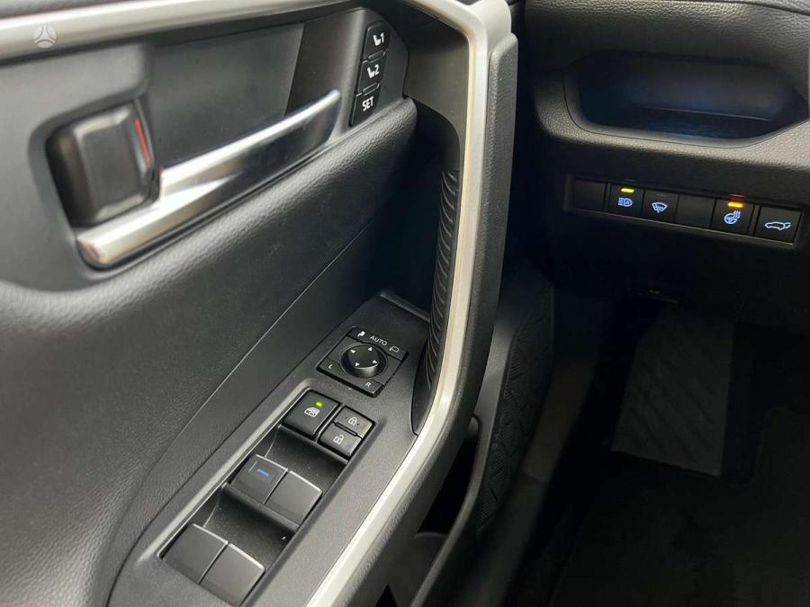 Balts Toyota RAV4 2021 Viļņa, ar dzinēja tilpumu 1.99 L un nobraukumu 88 tūkst. km par 26900 €, foto 25 vietnē AUTOMOTO.COM.LV